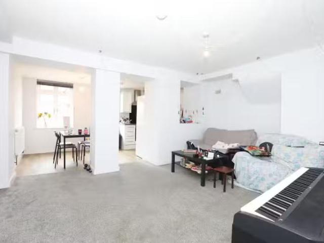 3 bedroom flat for rent in Spring Garden, Hotwell Road, Bristo.