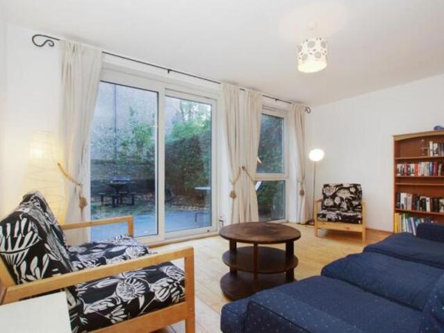 3 bedroom flat for rent in Spring Gardens, London, N5