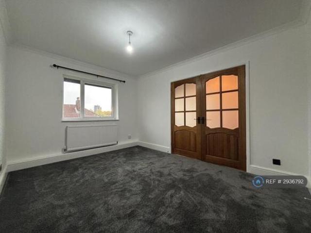 3 bedroom flat for rent in Squires Court, Salford, M5