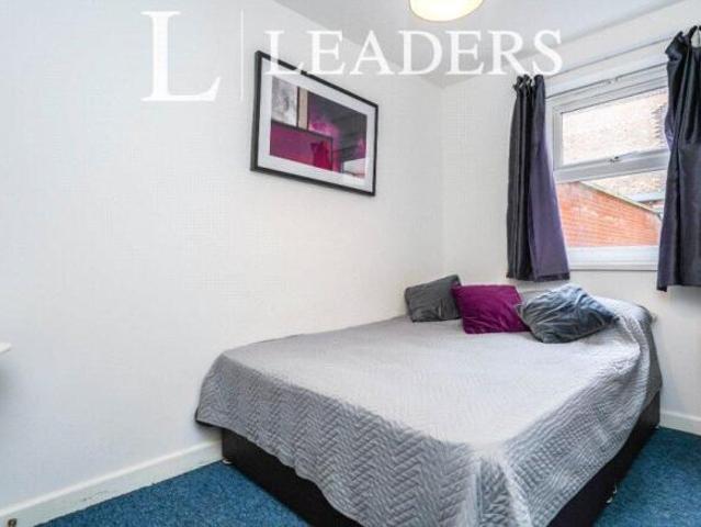 3 bedroom flat for rent in Swindon Road, Cheltenham, Gloucestershire, GL50