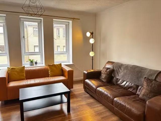 3 bedroom flat for rent in St Vincent Street, Charing Cross, G3