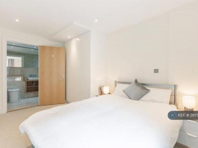 3 bedroom flat for rent in St Annes St, London, E14