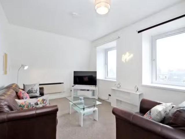 3 bedroom flat for rent in St Andrews Court, City Centre, Aber.