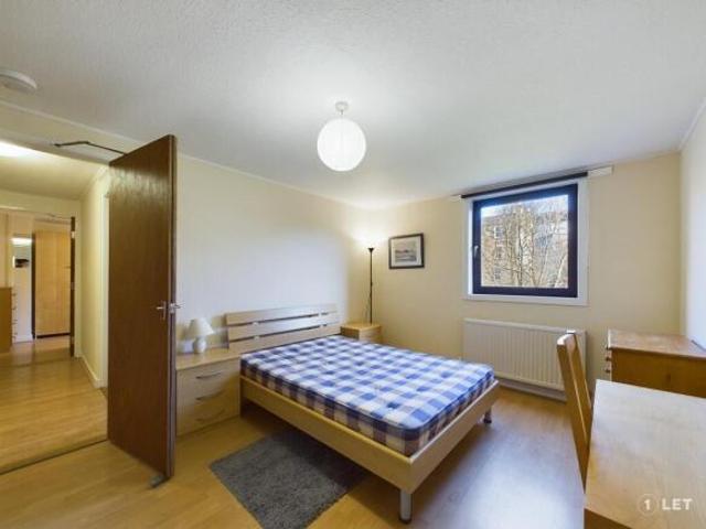 3 bedroom flat for rent in St David's Place, Edinburgh, EH3