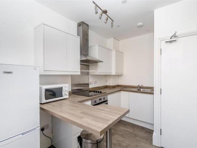 3 bedroom flat for rent in St Georges Road, Brighton, BN2