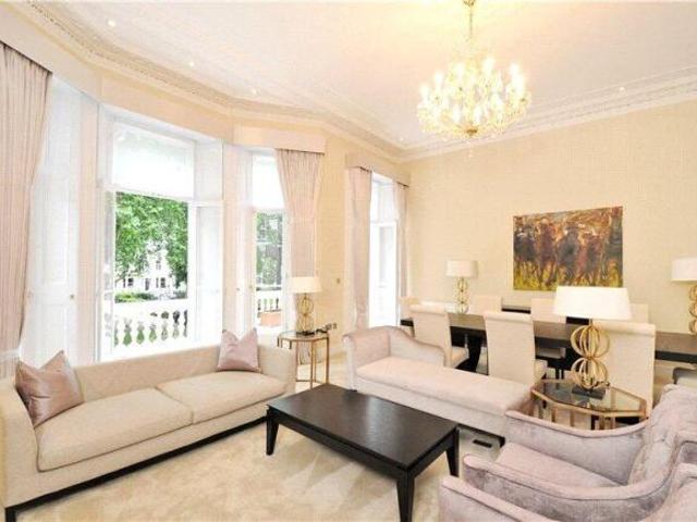 3 bedroom flat for rent in St Georges Square, Pimlico, SW1V