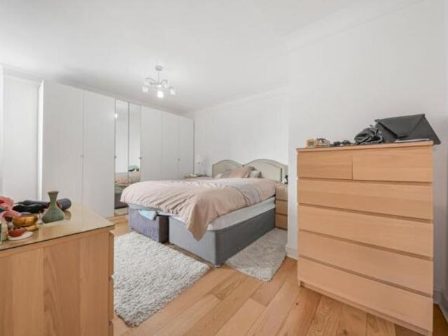 3 bedroom flat for rent in St Johns Court, Finchley Road, NW3