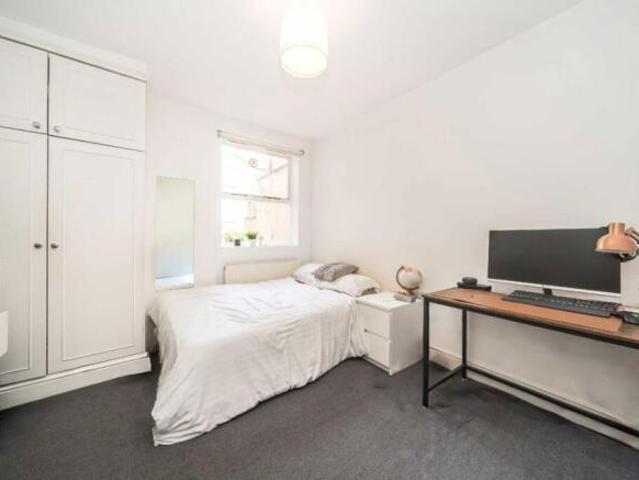 3 bedroom flat for rent in St. Luke's Avenue, Clapham, SW4