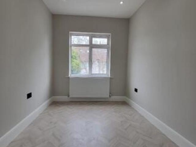 3 bedroom flat for rent in St. Marys Road, London, NW11
