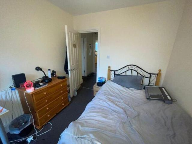3 bedroom flat for rent in St Michaels Hill – top floor – Ref 851, BS2