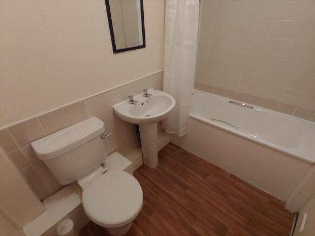 3 bedroom flat for rent in St Patrick Street, Edinburgh, EH8