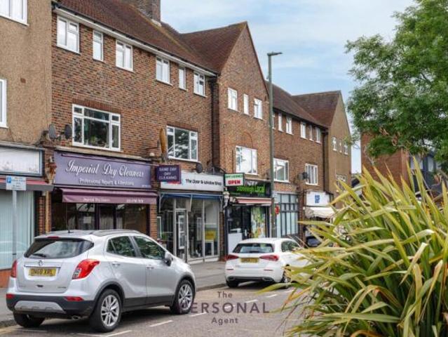 3 bedroom flat for rent in Stoneleigh, Epsom, KT19