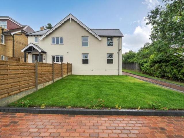 3 bedroom flat for rent in Station Approach Chelsfield BR6