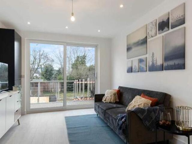 3 Bedroom Flat For Rent In Station Road