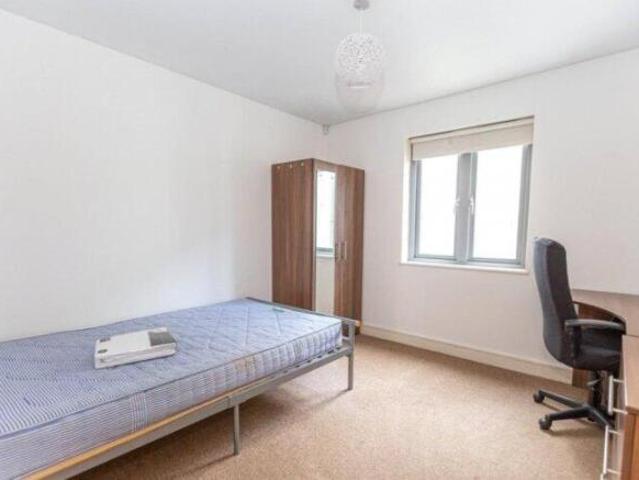 3 bedroom flat for rent in Station Road, BS6