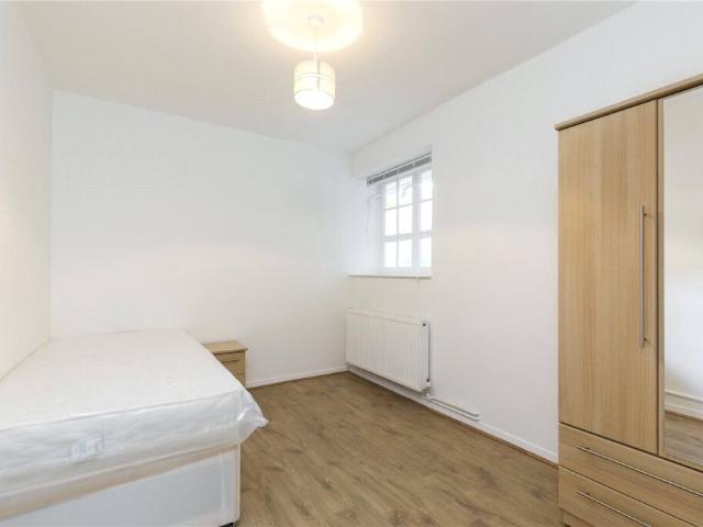3 bedroom flat for rent in Stanfield House, 12 40 Frampton Street, London, NW8