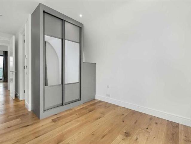 3 bedroom flat for rent in Stannary Street, Kennington, SE11