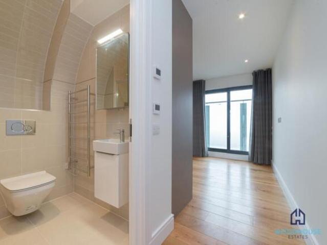 3 bedroom flat for rent in Stannary Street, London, SE11