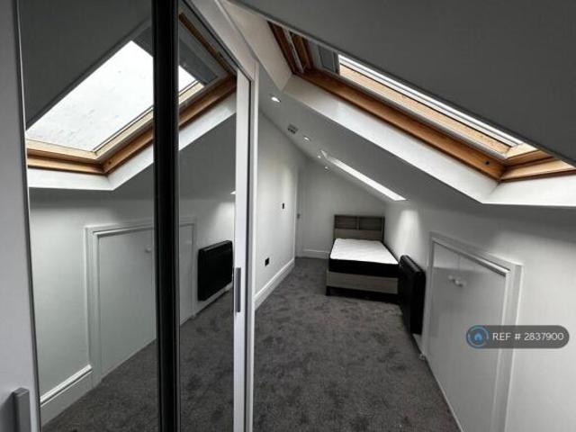 3 bedroom flat for rent in Stanton Road, Croydon, CR0