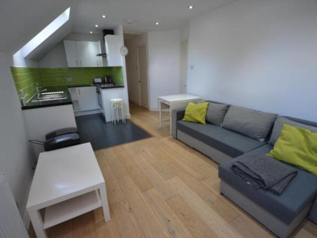 3 bedroom flat for rent in Sterling Gardens, SE14