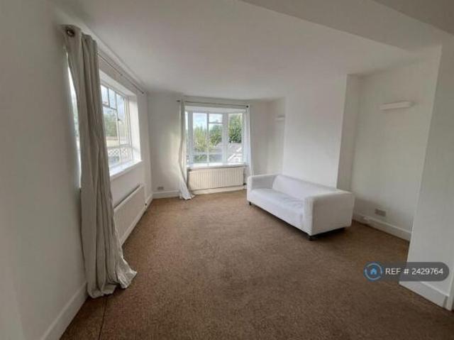 3 bedroom flat for rent in Strawberry Hill, Twickenham, TW1