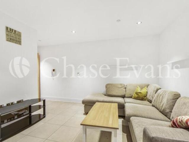 3 bedroom flat for rent in Streamlight Tower, 9 Province Square, Canary Wharf, London, E14