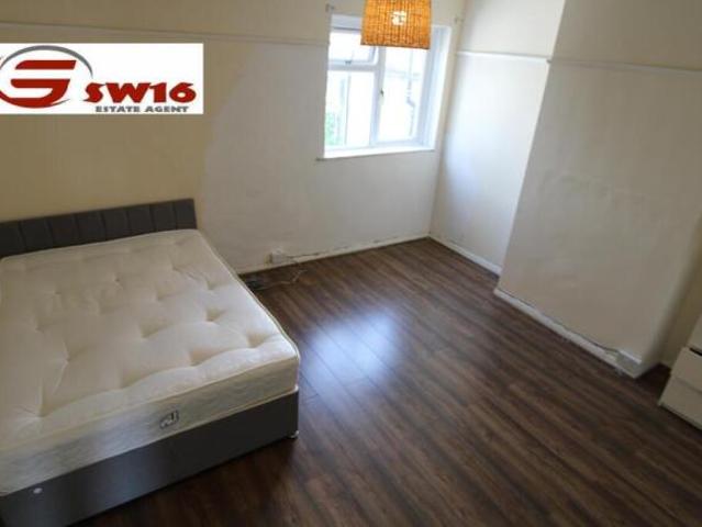 3 bedroom flat for rent in Streatham Vale, Lambeth, London, SW16