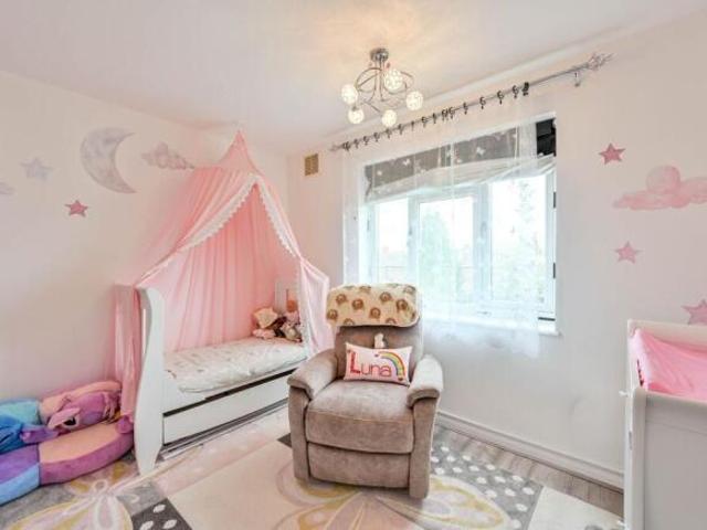3 bedroom flat for rent in Stuart Road, Ham, Richmond, TW10