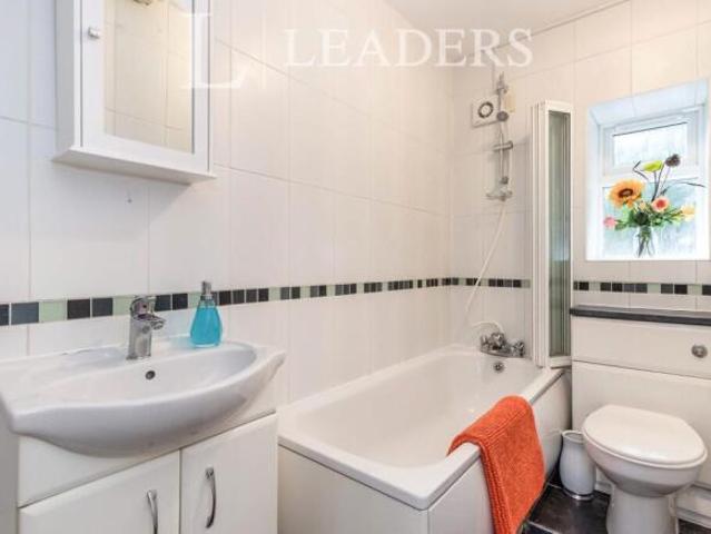3 bedroom flat for rent in Sutton Court, Brighton Road, Sutton, SM2