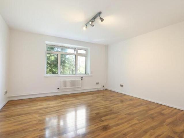 3 bedroom flat for rent in Sydenham Hill, London, SE23