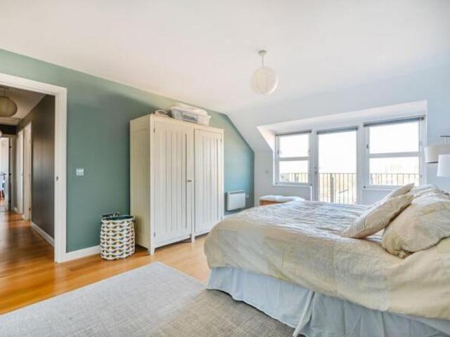 3 bedroom flat for rent in Sydenham Road, Guildford, GU1