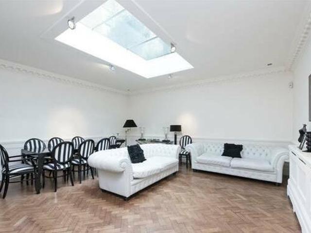 3 bedroom flat for rent in Sydney Street SW3