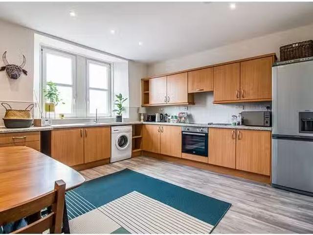 3 bedroom flat for rent, Pitfour Street, West End, Dundee, DD2.