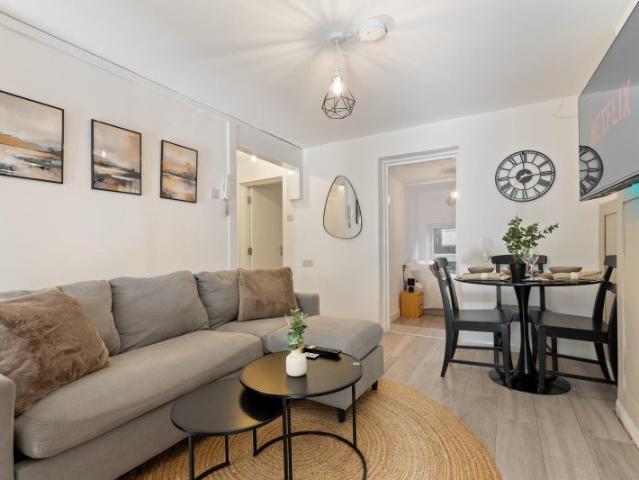 3 Bedroom Flat + Garden Available Now!