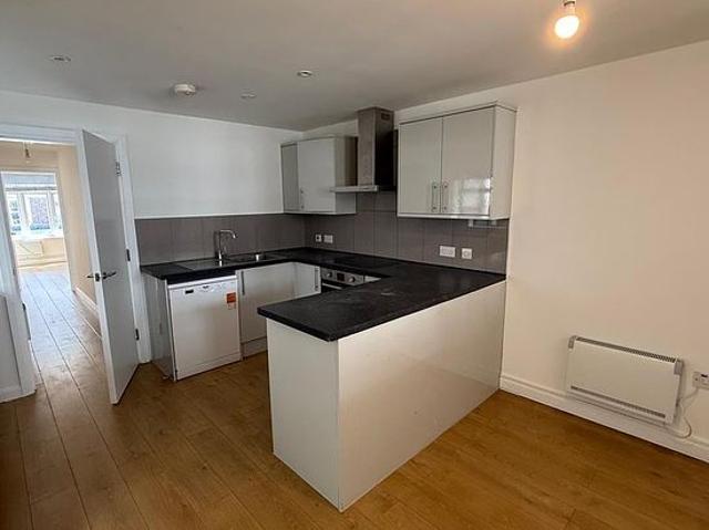 3 bedroom flat in Wembley