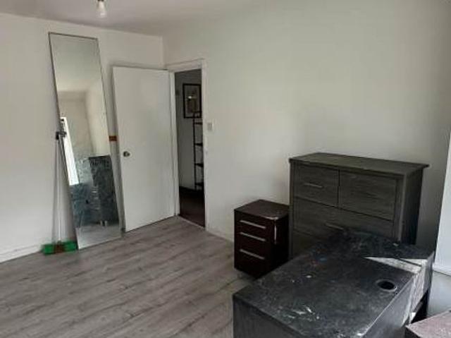 3 bedroom flat in Wembley