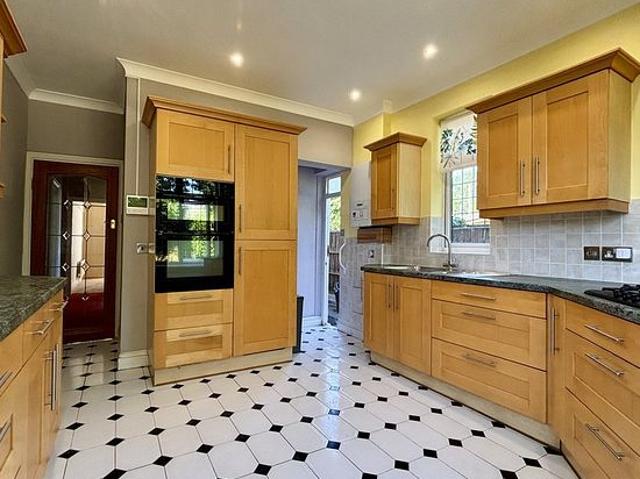 3 bedroom flat in Beckenham