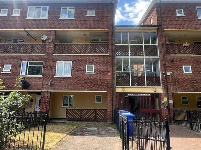 3 bedroom flat in Birmingham