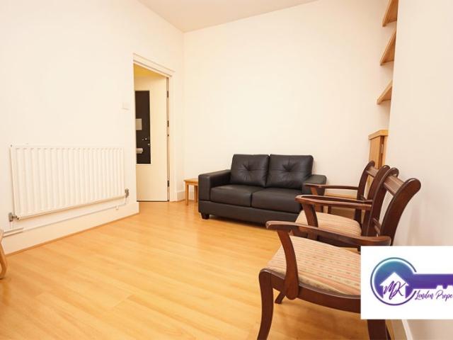 3 Bedroom Flat in Camden Available in August