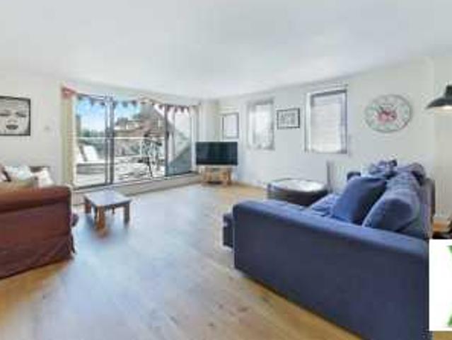 3 bedroom flat in Cumberland Mills Square, Isle Of Dogs, London, E14