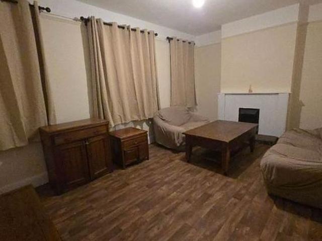 3 bedroom flat in Dagenham