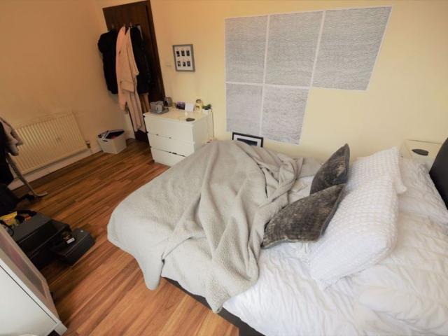 3 bedroom Flat in Ebberston Terrace, Leeds