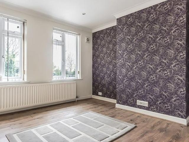 3 bedroom flat in Edgware