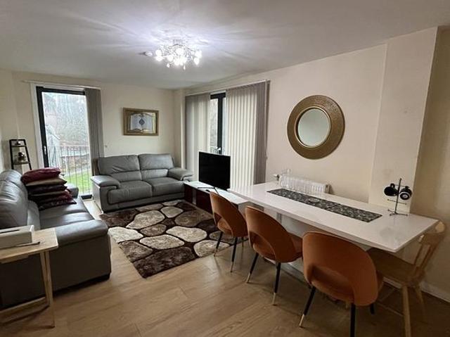 3 bedroom flat in Glasgow