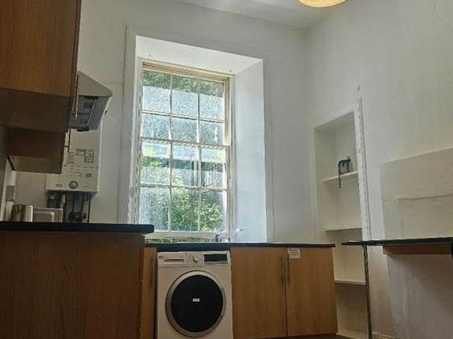 3 bedroom flat in Glasgow
