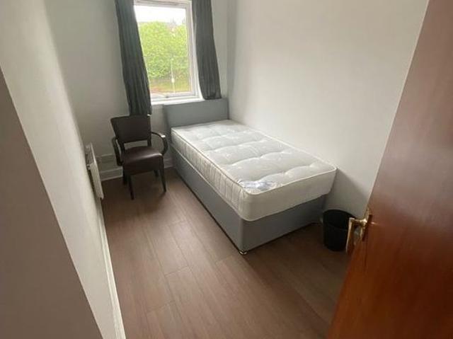 3 bedroom flat in Glasgow