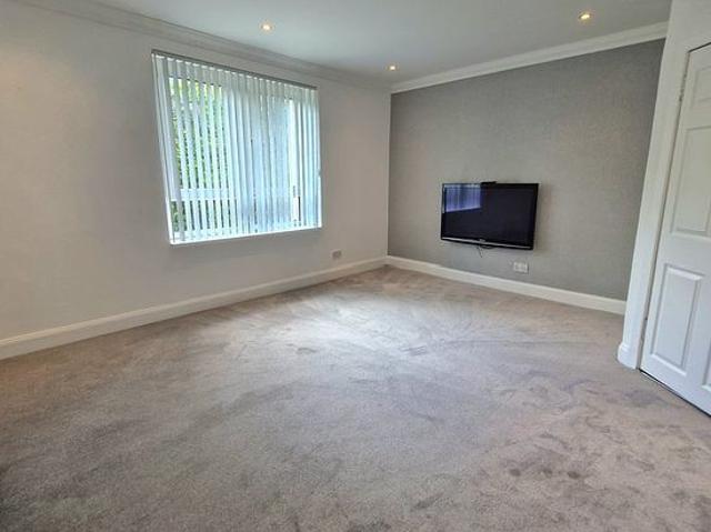 3 bedroom flat in Glasgow