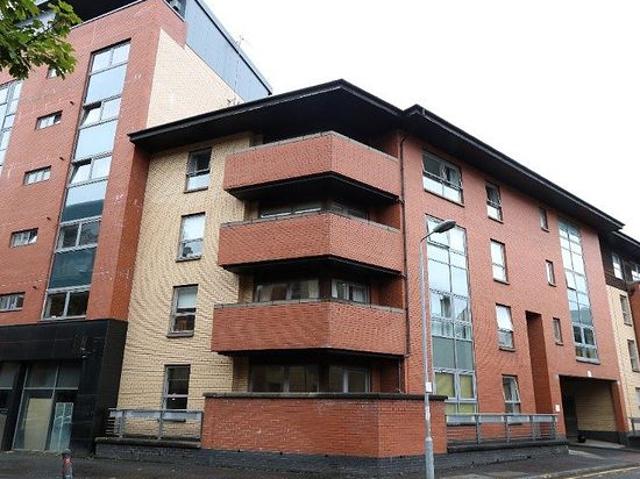 3 bedroom flat in Glasgow