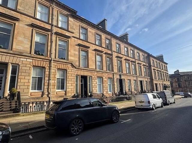 3 bedroom flat in Glasgow
