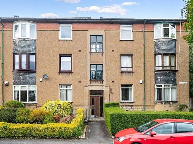 3 bedroom flat in Glasgow